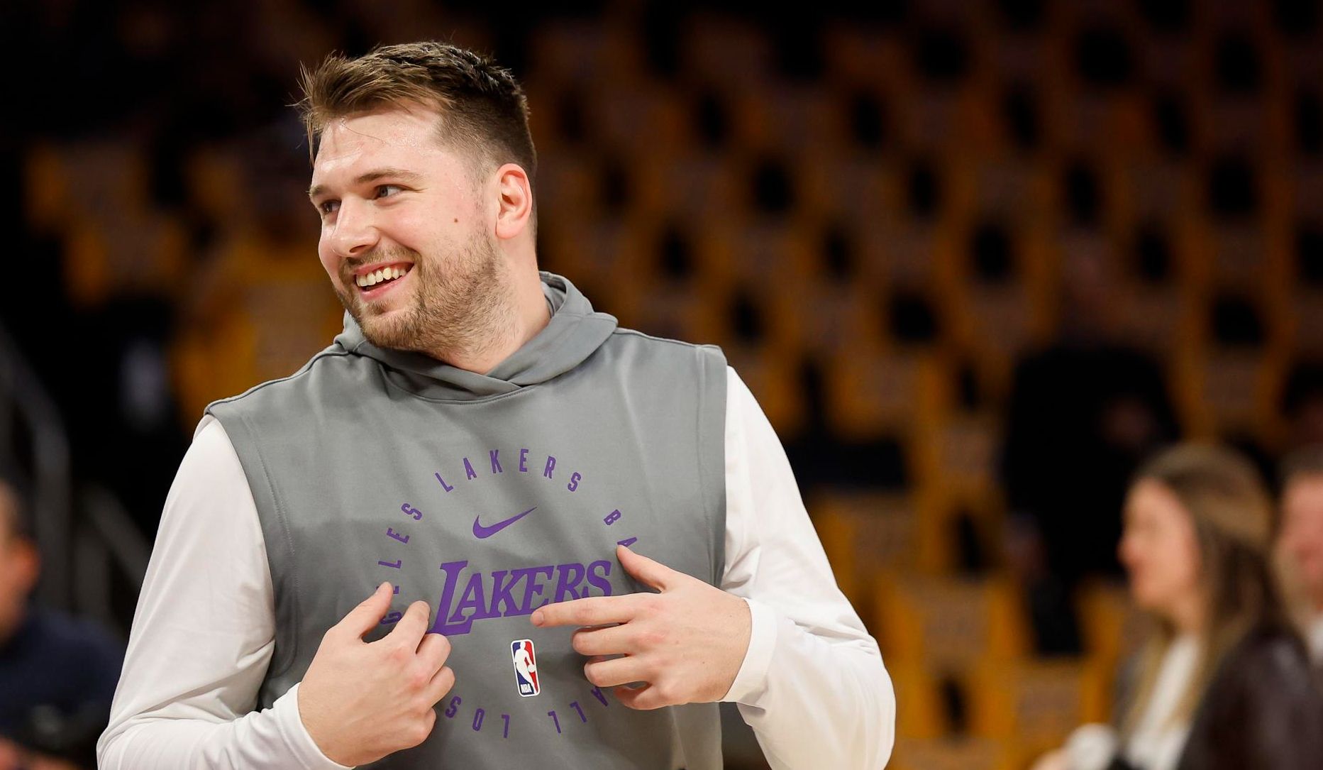 Luka Doncic debuta con los Lakers de LeBron James