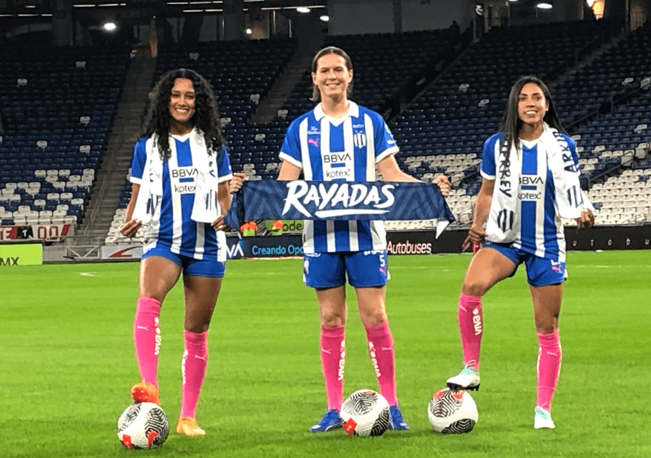 Presume Rayadas a sus tres nuevas jugadoras ante medios