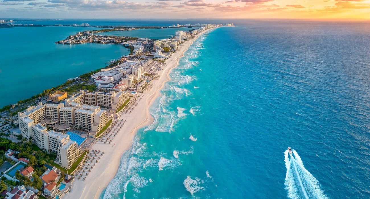 Alerta Cofepris por 16 playas no aptas para nadar en este verano