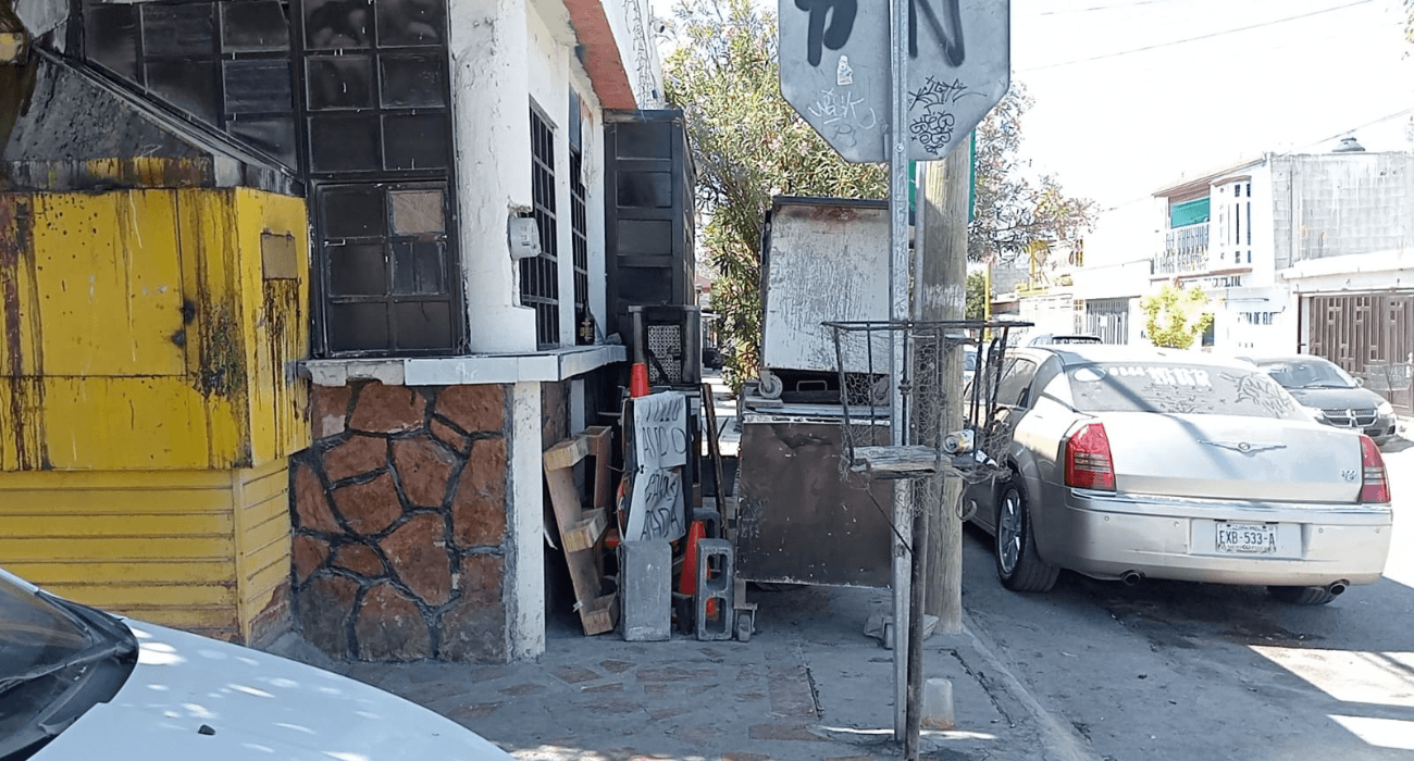 Denuncian abuso y obstrucción de vía pública en Saltillo