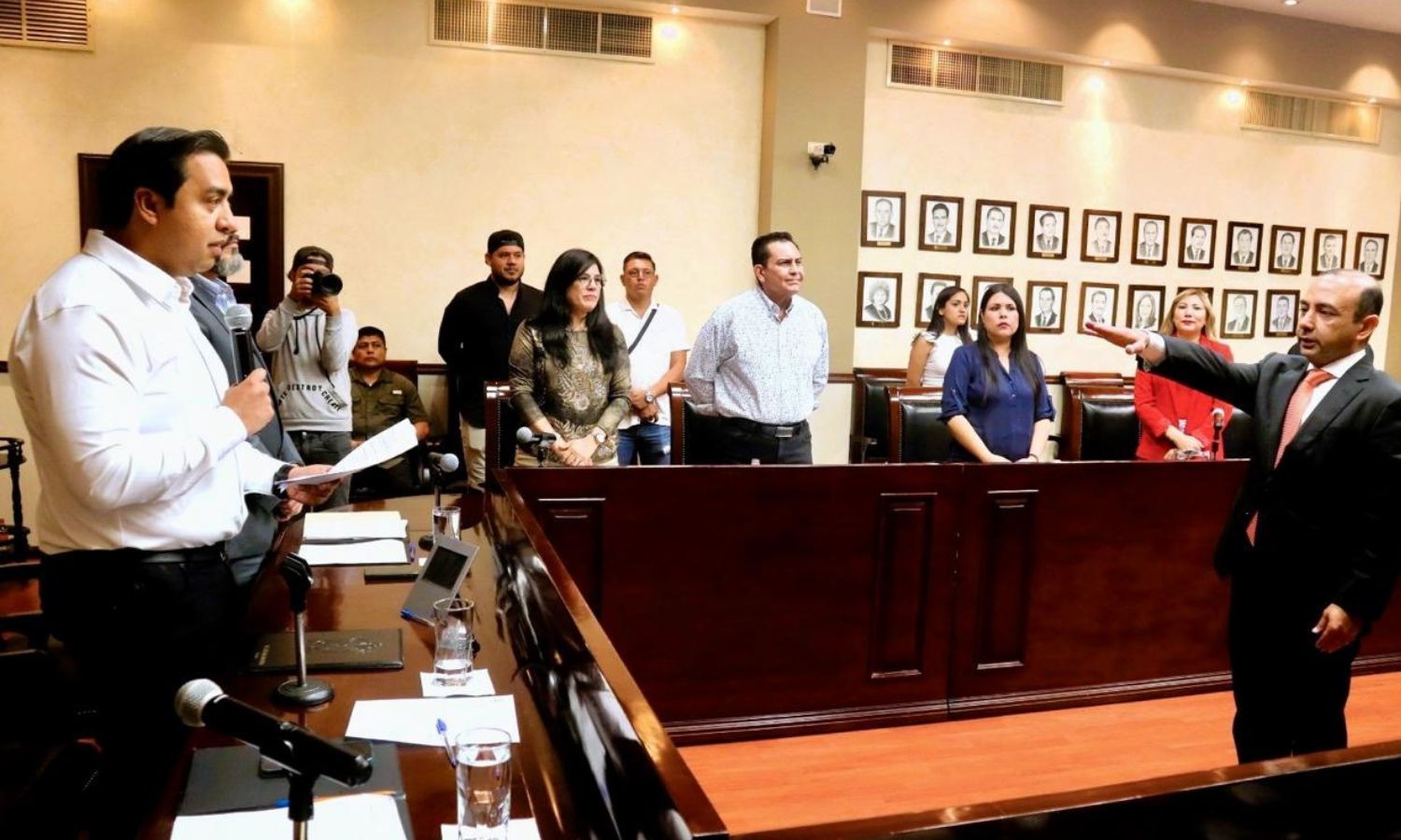 Dan licencia de 100 días a Nava; asume Iván Medrano