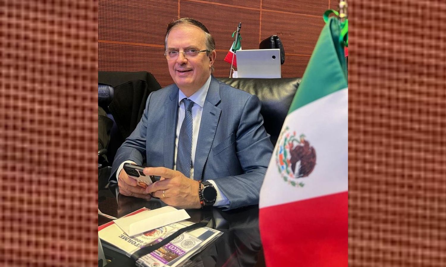 Ebrard presenta a su Gabinete de la Secretaría de Economía