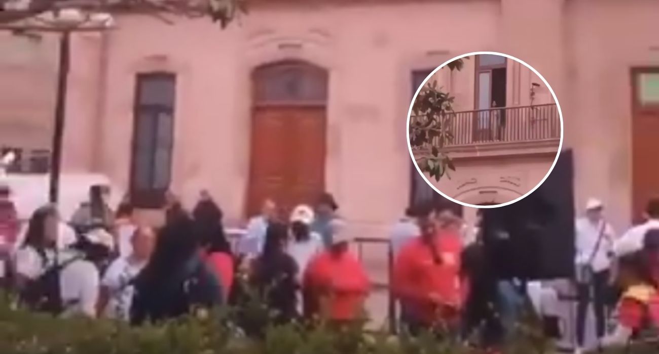 Captan a mujer desnuda en balcón del Palacio de Gobierno de SLP
