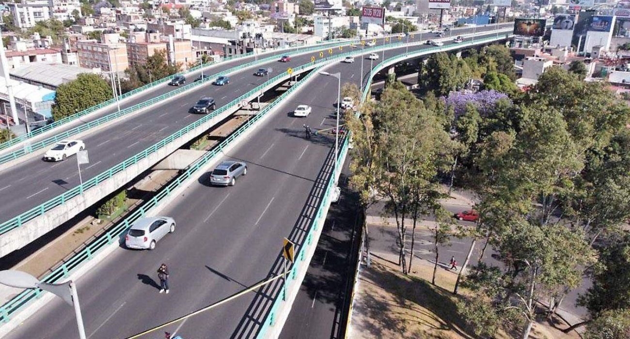 Hombre salta del segundo piso del Periférico para no ser detenido