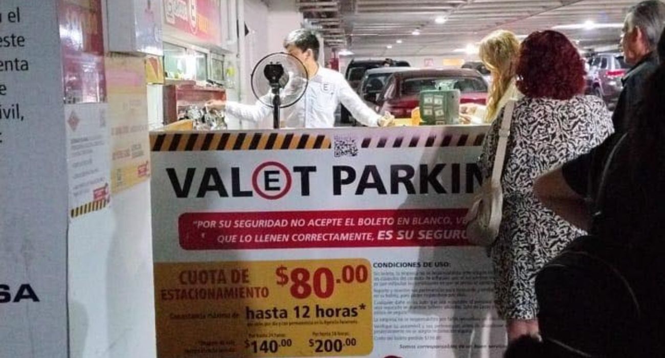 Denuncian robo en valet al recoger cenizas de mamá en San Pedro