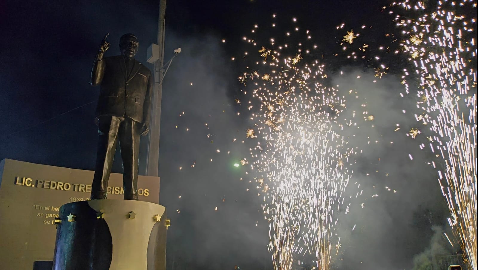 Develan estatua de Pedro Treto Cisneros, leyenda del beisbol