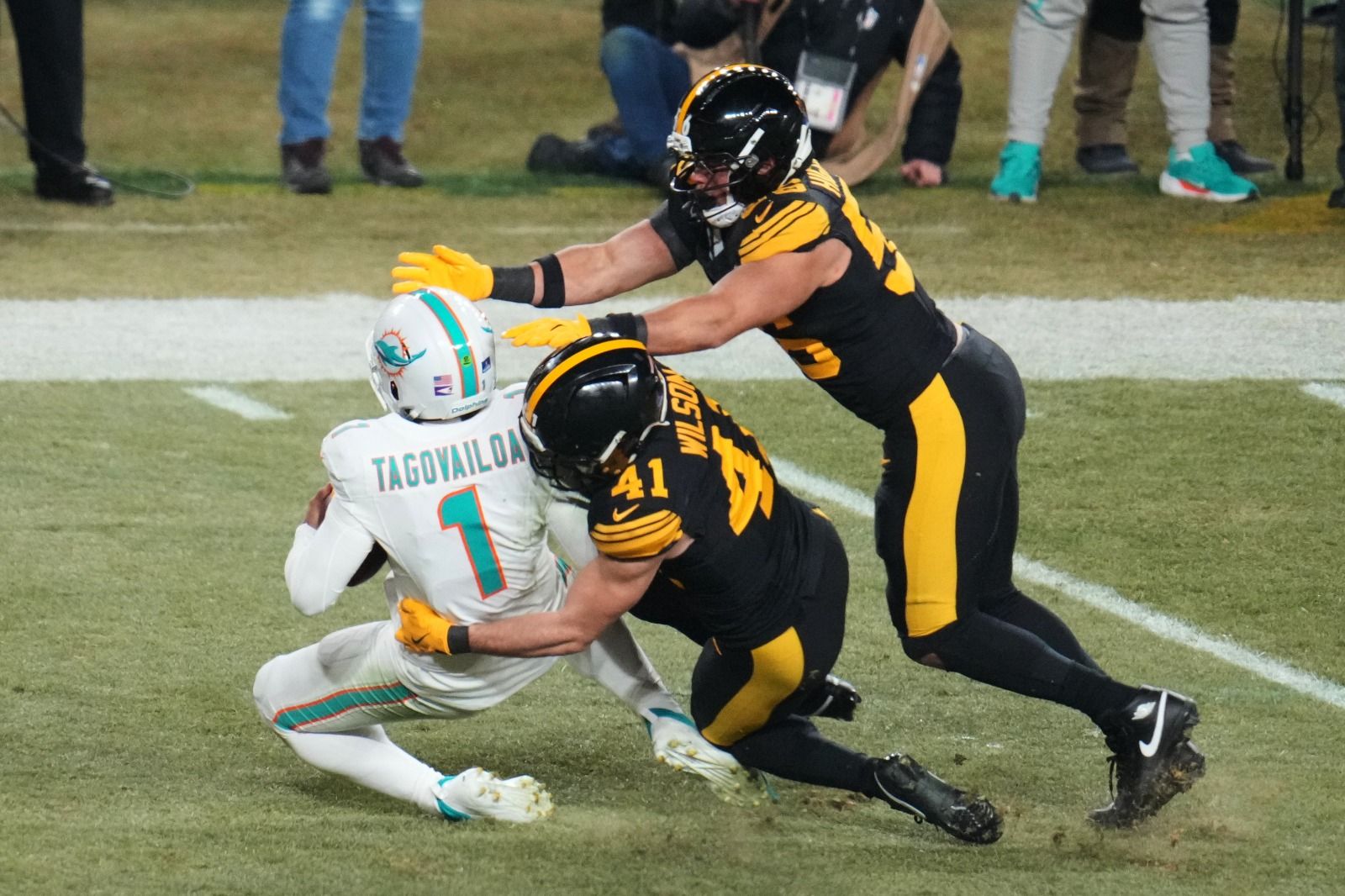 Rodgers comanda a Steelers y se mantienen líderes de su división