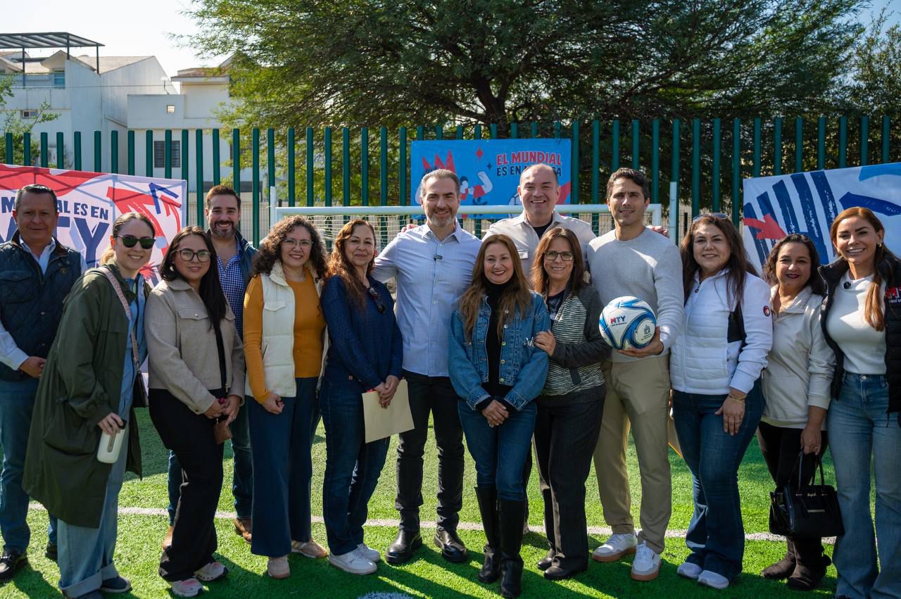 Transforman Adrián de la Garza y vecinos, parque Puerta de Hierro