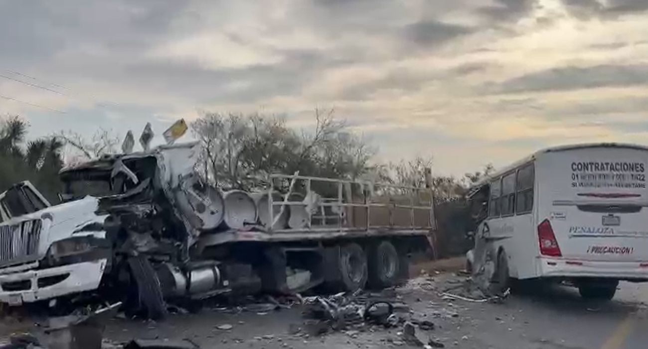 Cobra dos vidas accidente vehicular en carretera a Monclova