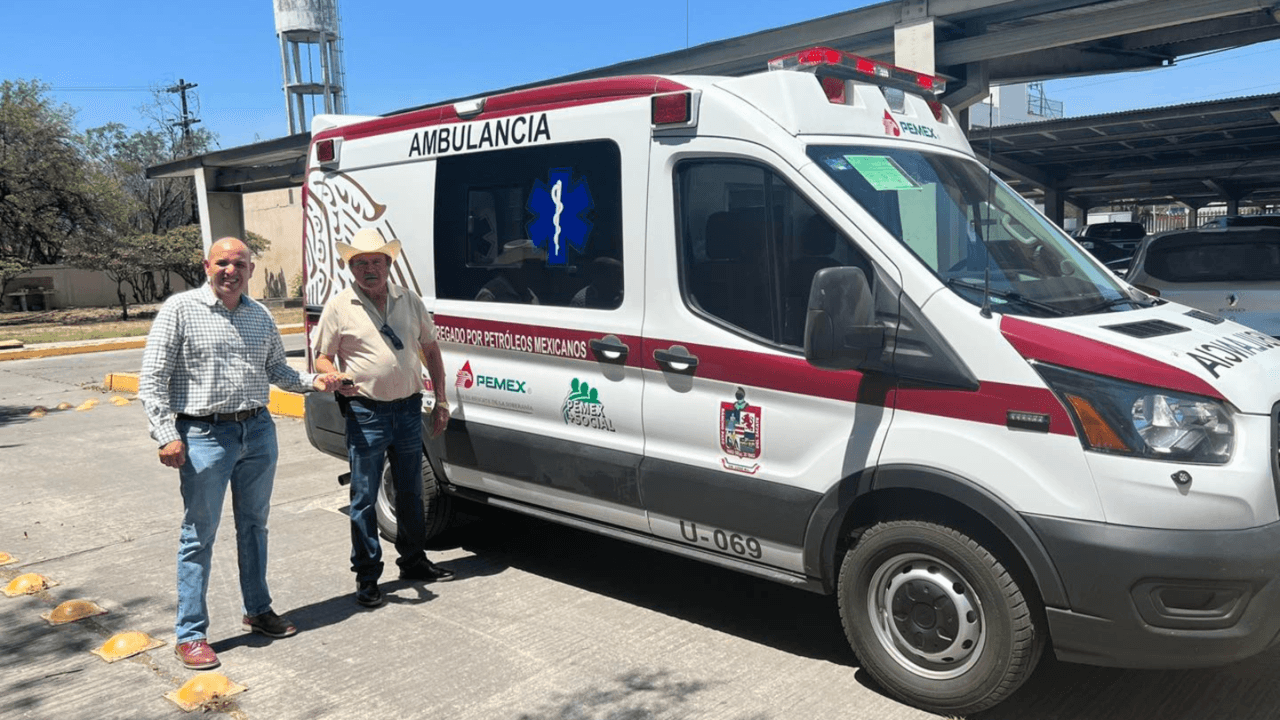 Pemex regala ambulancia al municipio de Doctor Coss