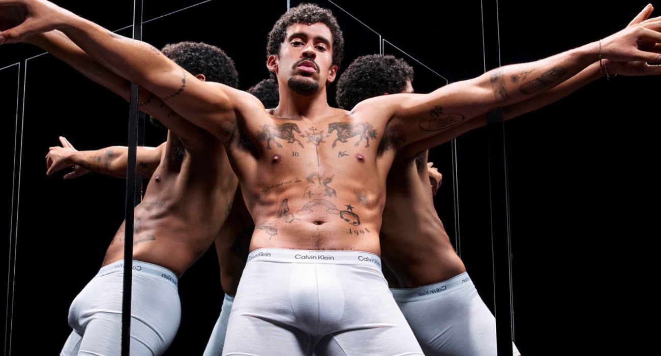 Bad Bunny enciende las redes posando en bóxers para Calvin Klein