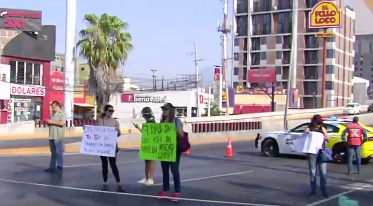 Bloquean Garza Sada por segundo día ante falta de luz