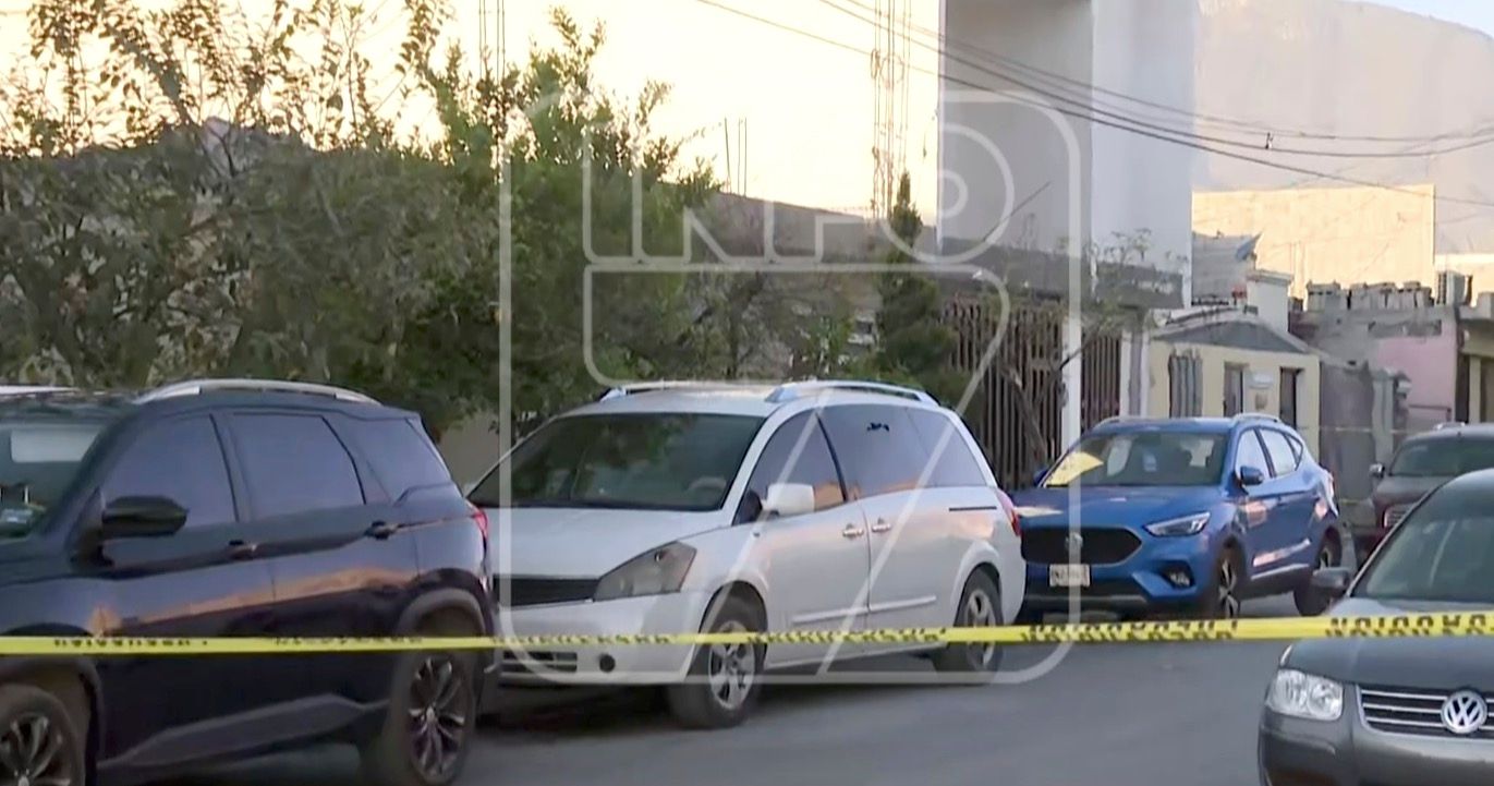 Balean camioneta en García; localizan cinco casquillos