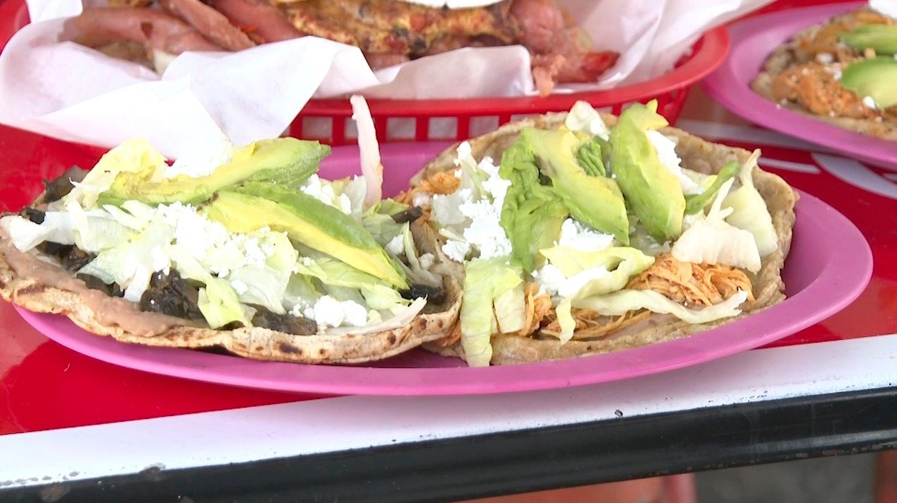Deleitan con quesadillas y más, con sabor 'chilango'
