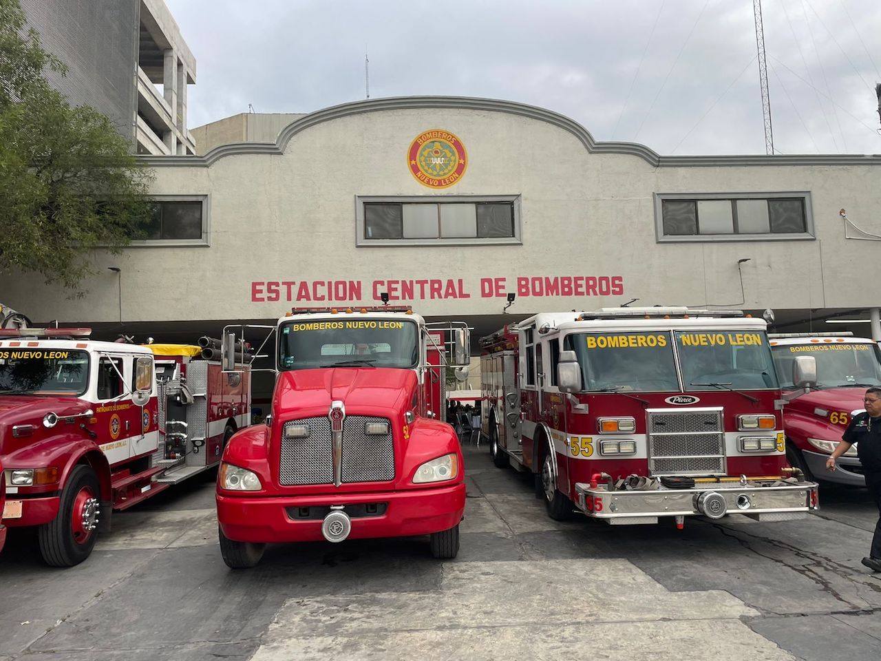 Reconocen labor y trayectoria de bomberos de Nuevo León