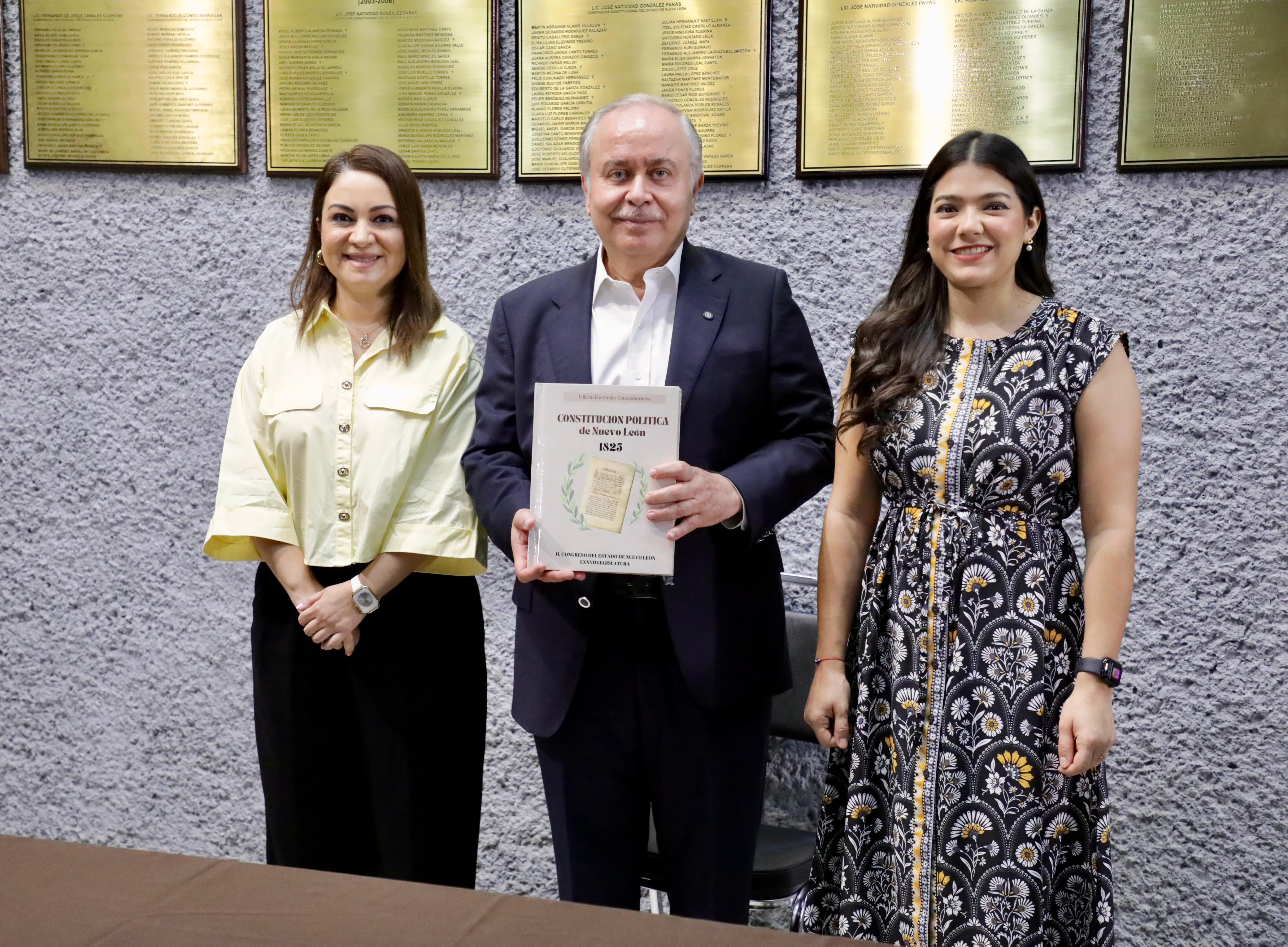Nuevo León presenta edición facsimilar de Constitución de 1825