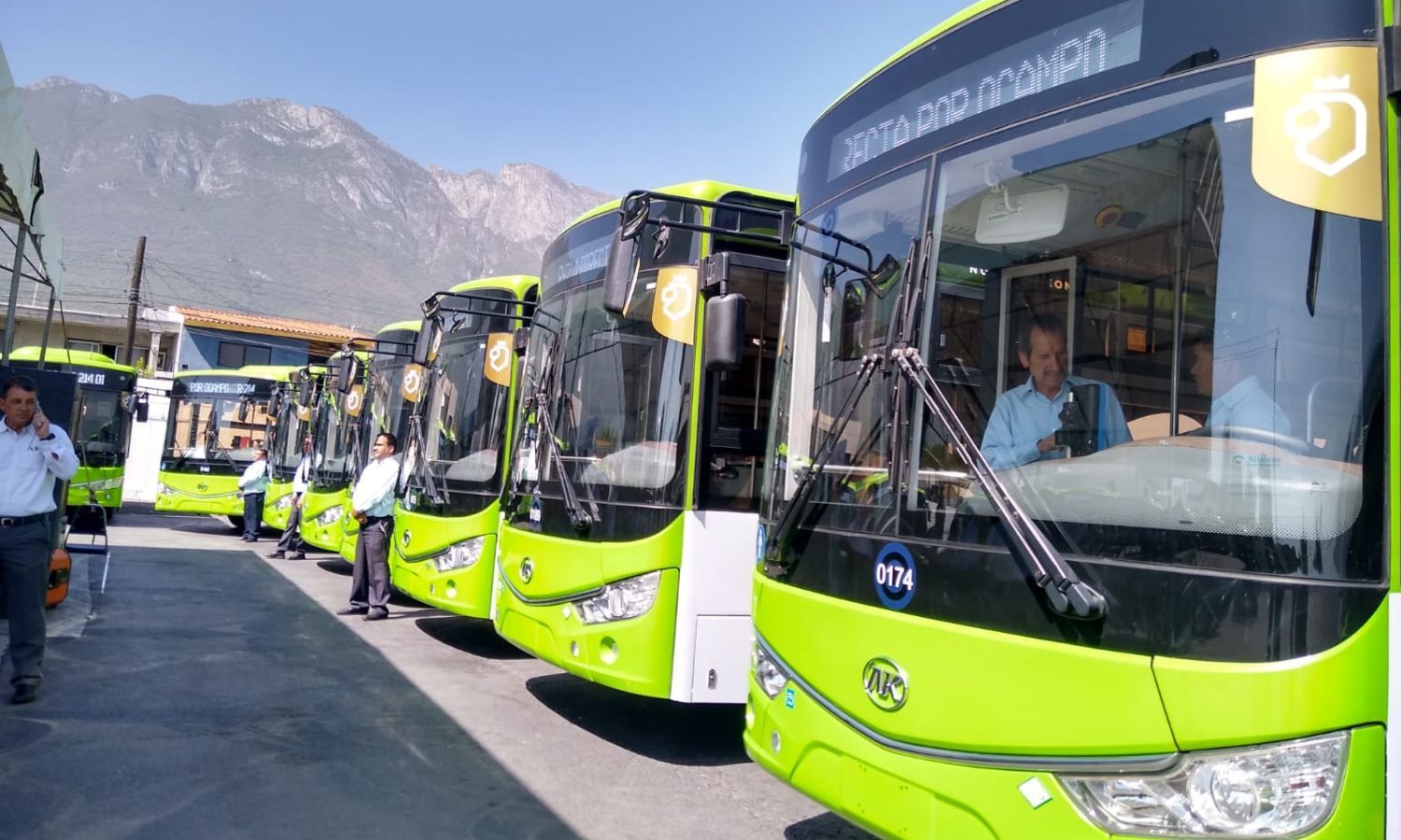 Entregan 20 camiones a la Ruta 214 Guadalupe-San Pedro