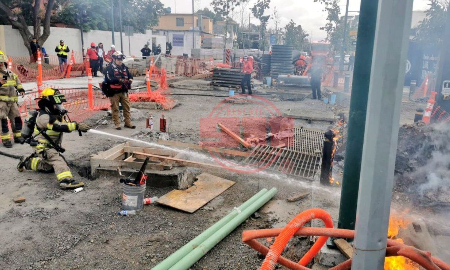 Explosión en tubería de gas en San Pedro deja un lesionado