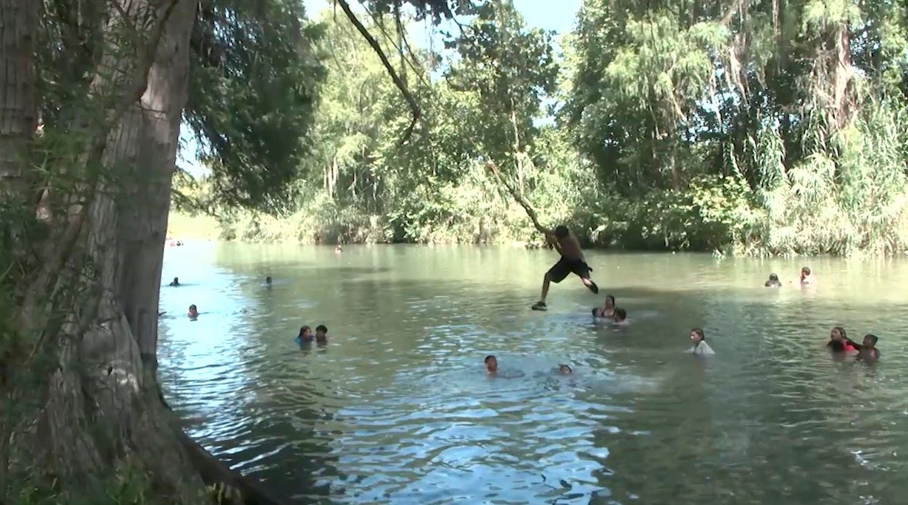 Así vive una familia regia un día de diversión en el río Ramos