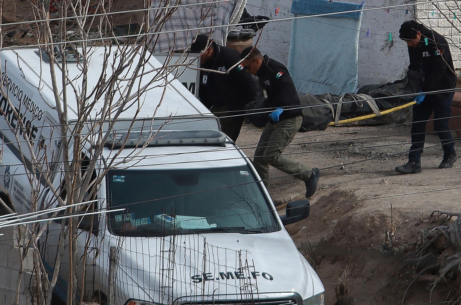Hallan cuerpos en fosas clandestinas de Juárez y Chihuahua