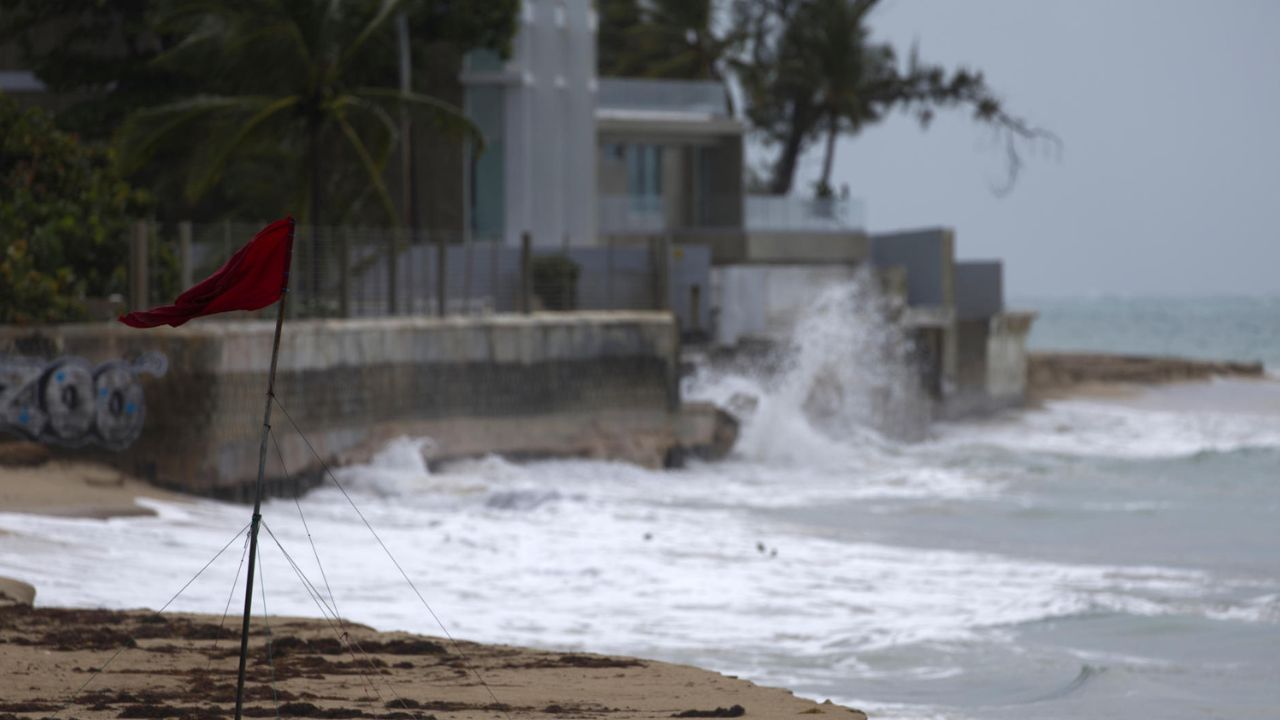 Huracán Ernesto provoca cortes de luz en Puerto Rico
