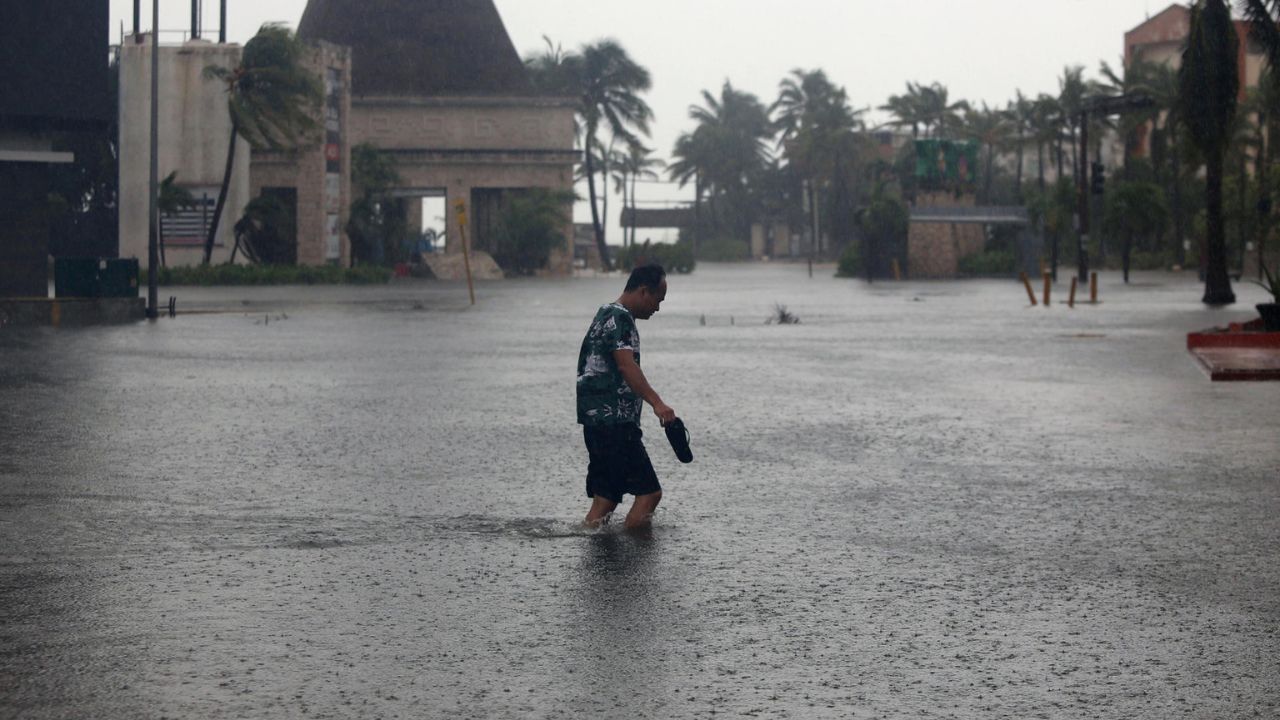Huracán 'Helene' causa estragos en Quintana Roo tras su paso