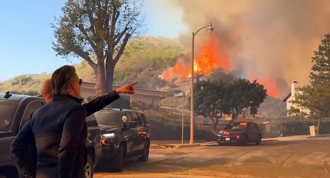 Incendio en California se propaga sin control y genera desalojos