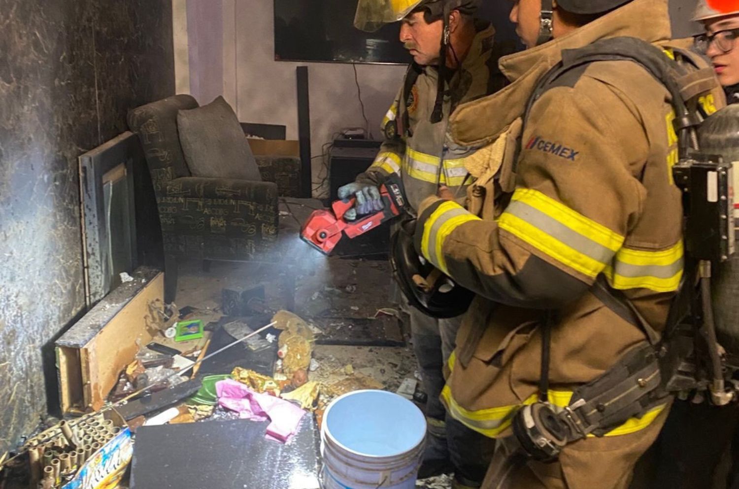 ¡Otra vez! Explota pirotecnia dentro de casa en Apodaca