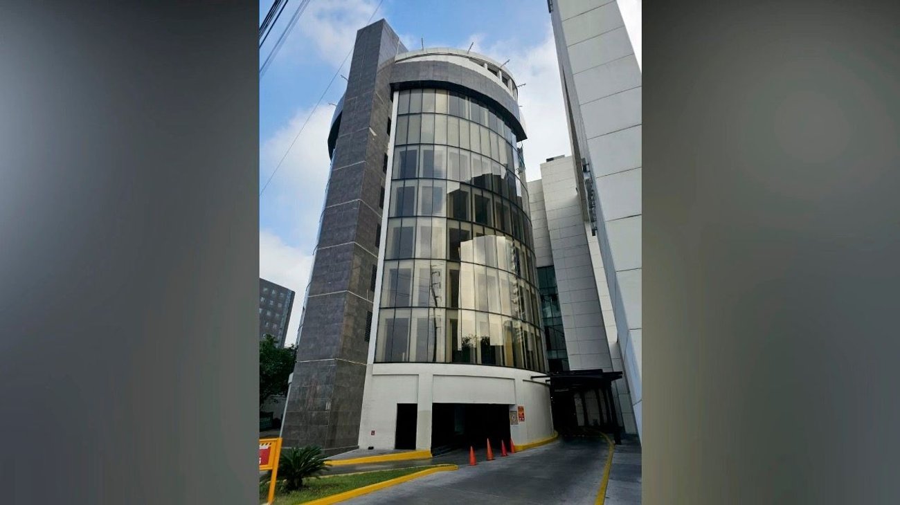 Dan familiares y amigos último adiós a Débora Estrella