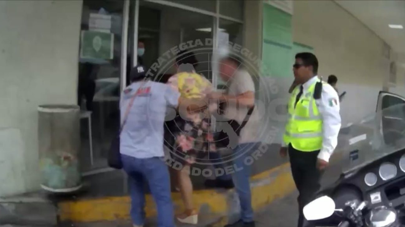 Tránsito de Monterrey brinda apoyo a mujer embarazada
