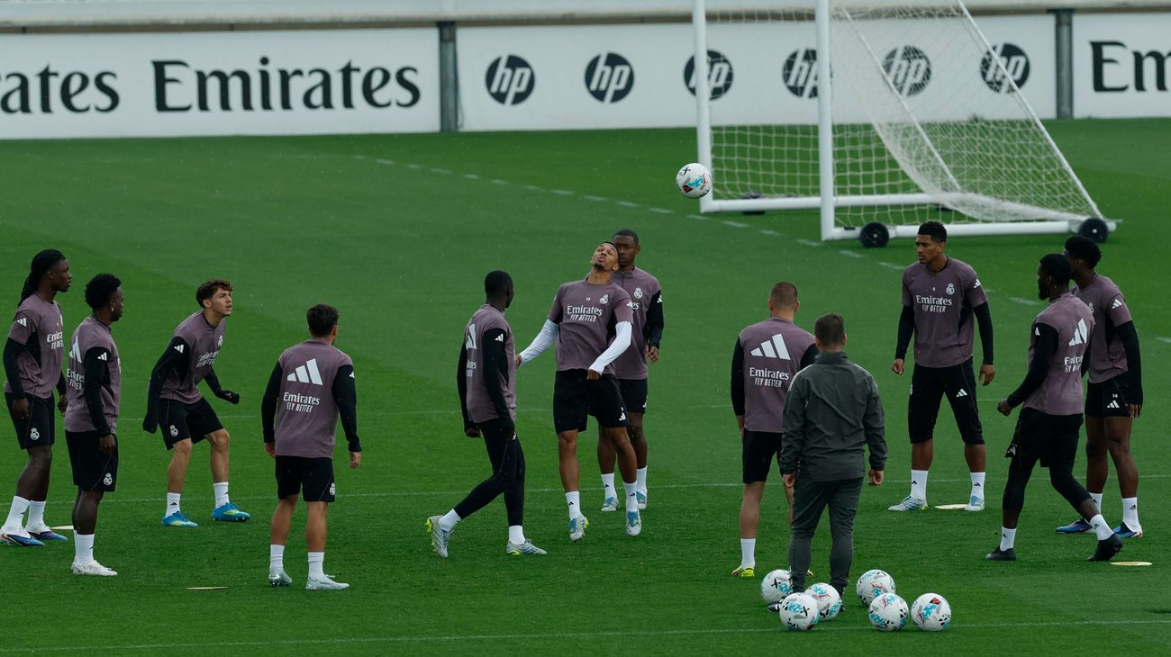 Continúa vestuario del Real Madrid bajo ambiente tenso