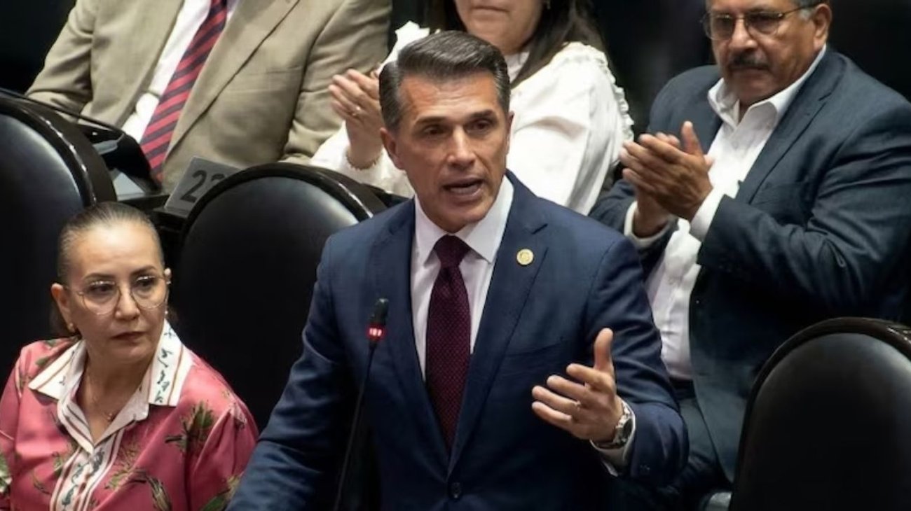 Sergio Mayer inicia trámite para obtener su tarjeta del INAPAM