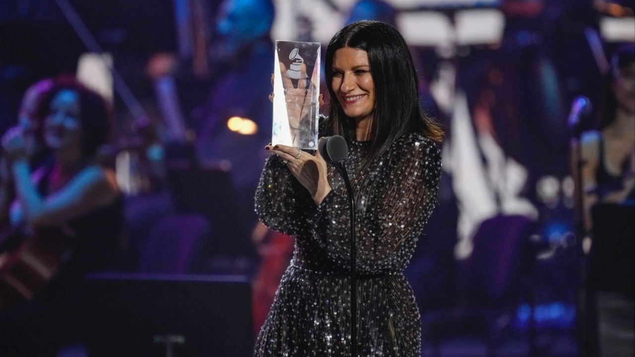 Laura Pausini recibe premio a la 'Persona del Año'