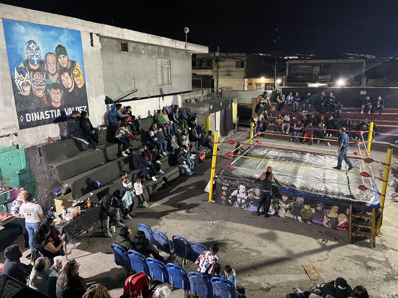 Vive y vibra la lucha libre en los barrios de Monterrey