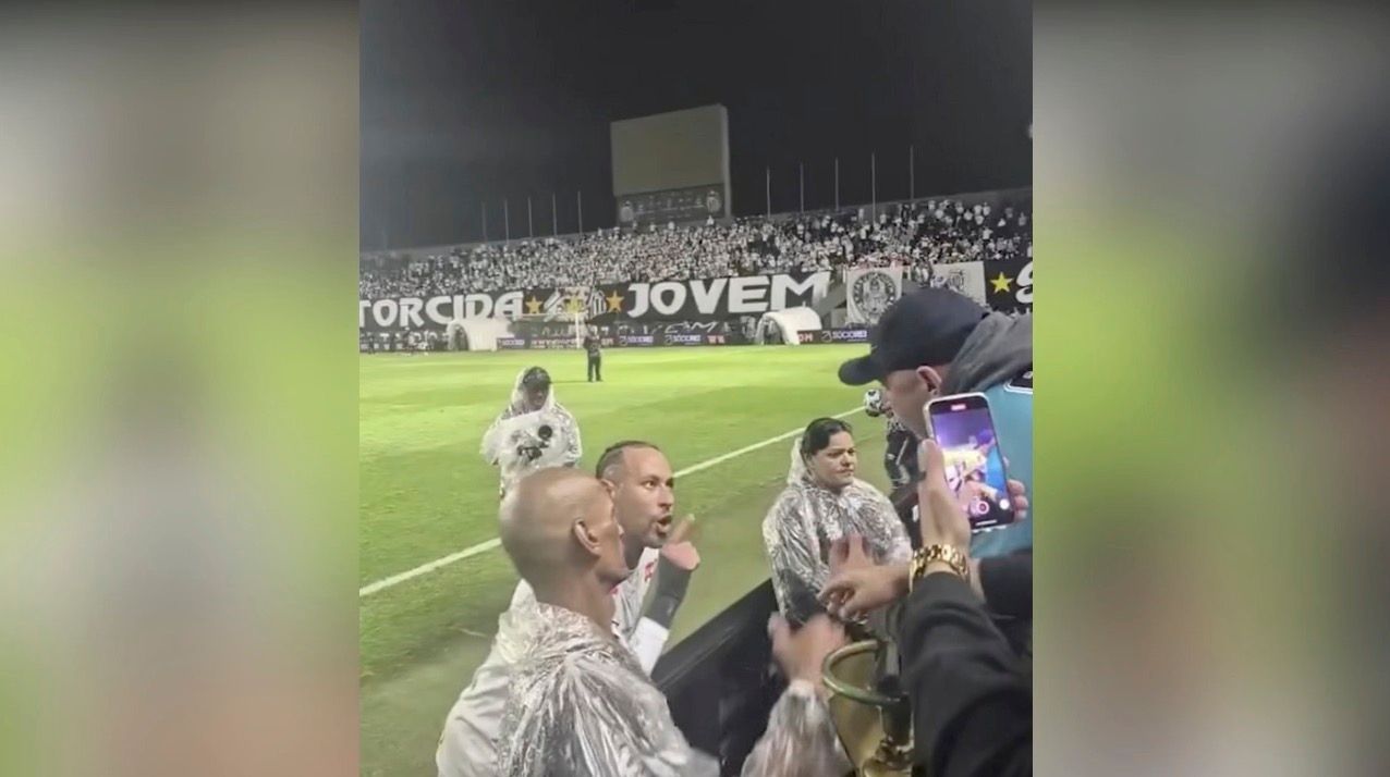 Se encara Neymar con aficionado tras derrota del Santos