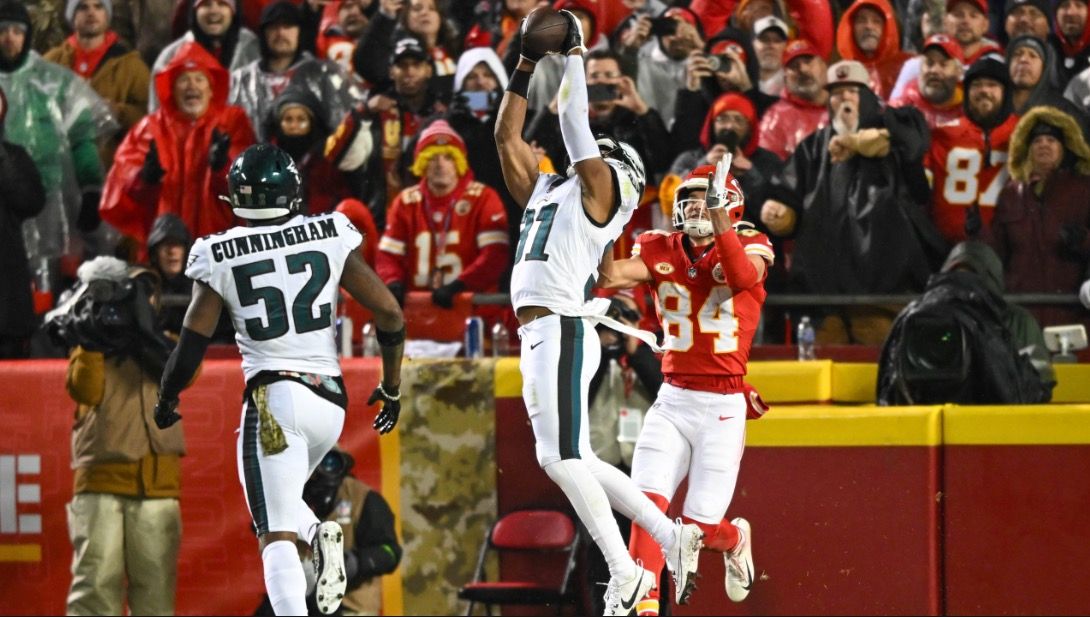 Eagles vence a Chiefs y se confirma como el mejor de NFL