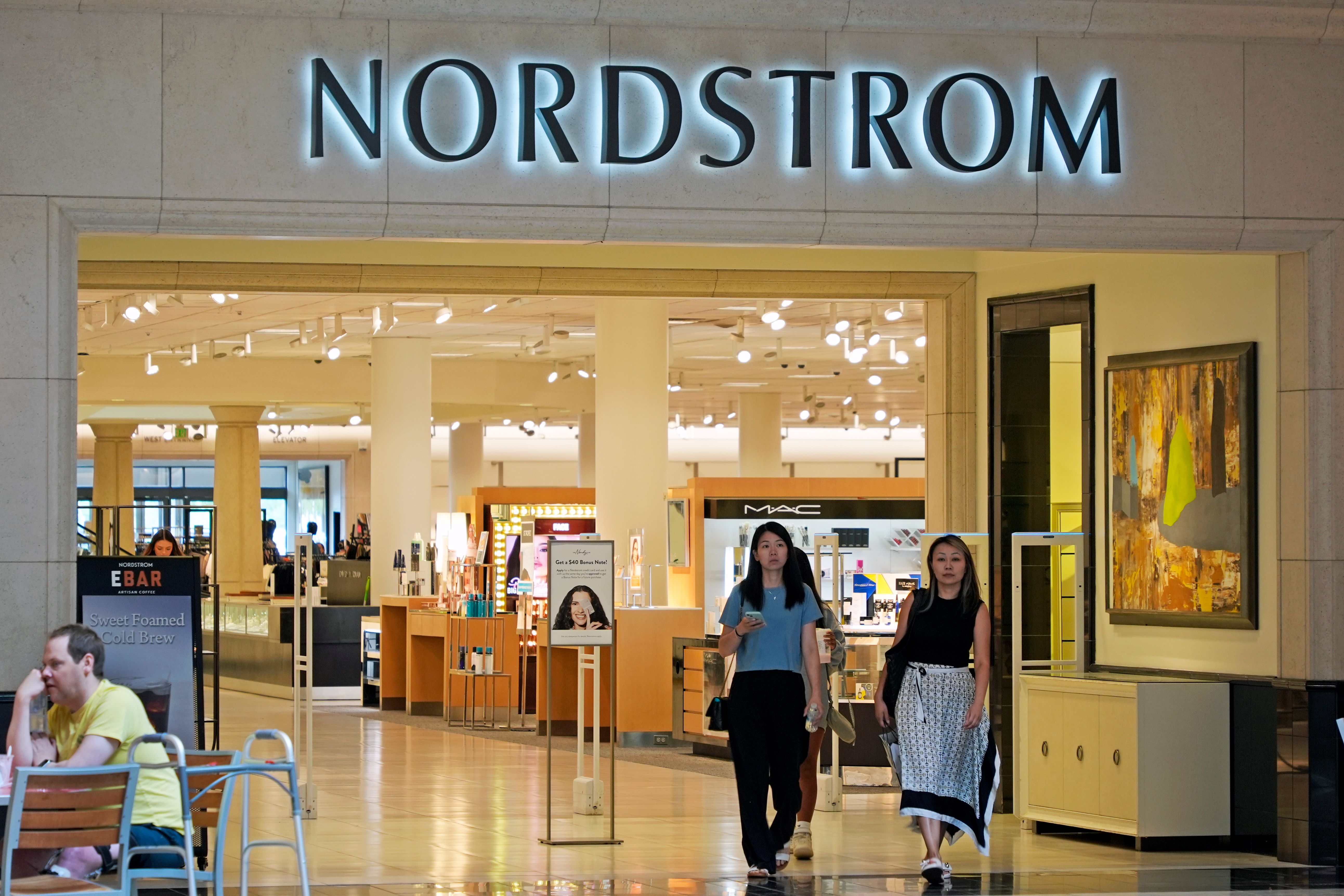 Adquirirá Liverpool cadena Nordstrom, junto con familia fundadora