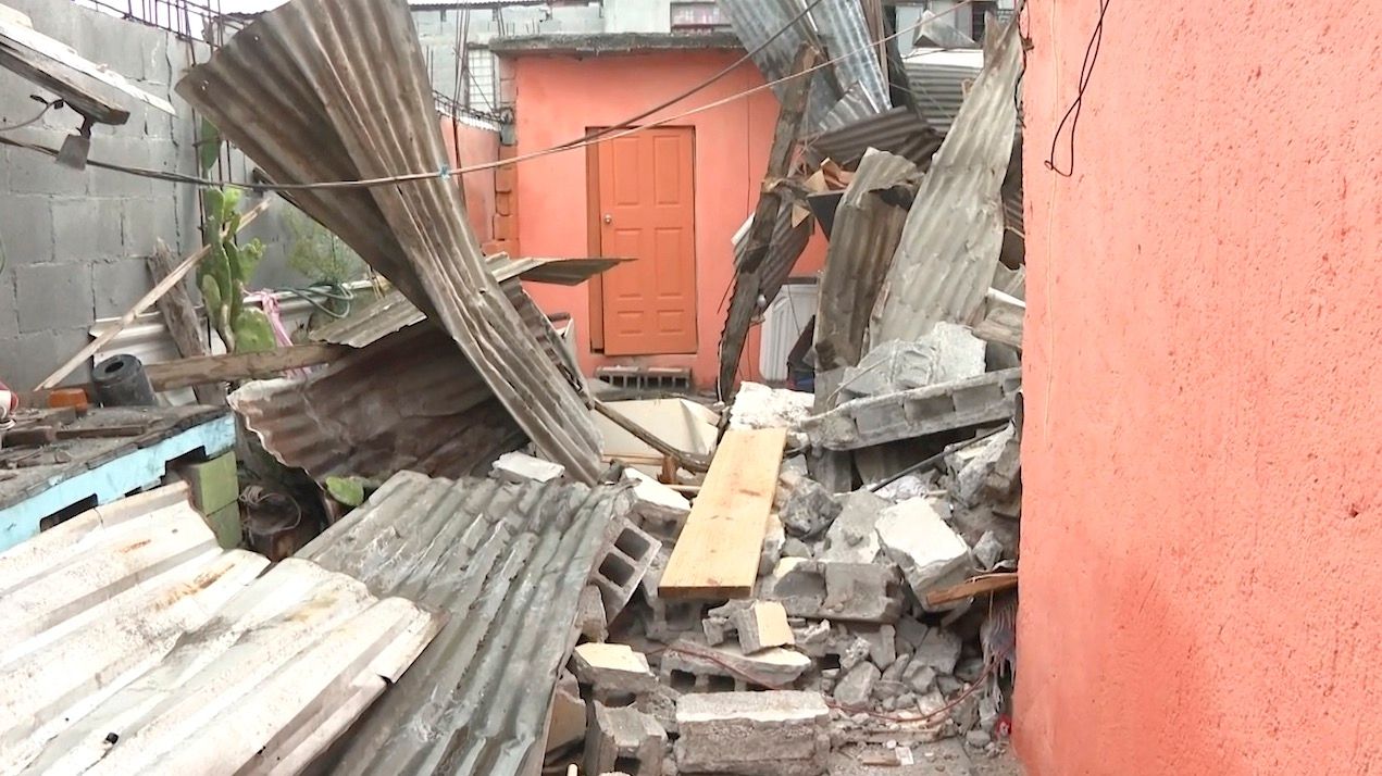 Pierde su casa en explosión; desconoce quién le pagará