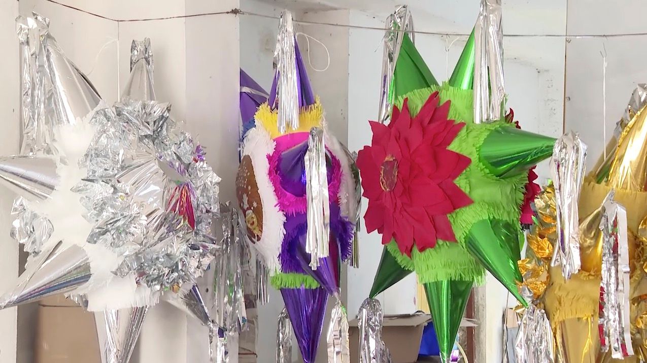 Se mantiene la tradición de la piñata de siete picos