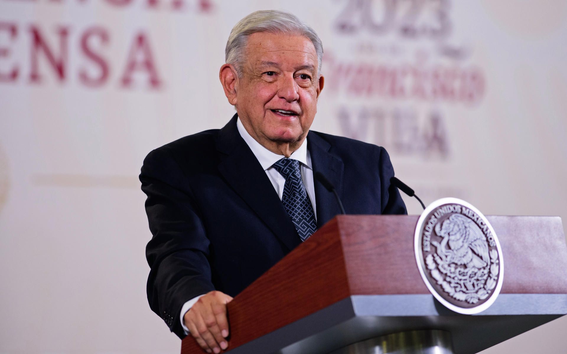 AMLO se traslada a Acapulco para evaluar daños por Otis