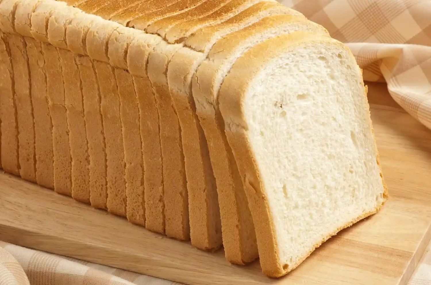 Retiran pan blanco del mercado tras encontrar restos de rata