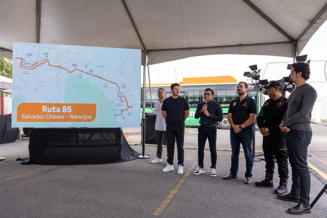 Entrega Samuel nuevos camiones para las rutas 85 y 185
