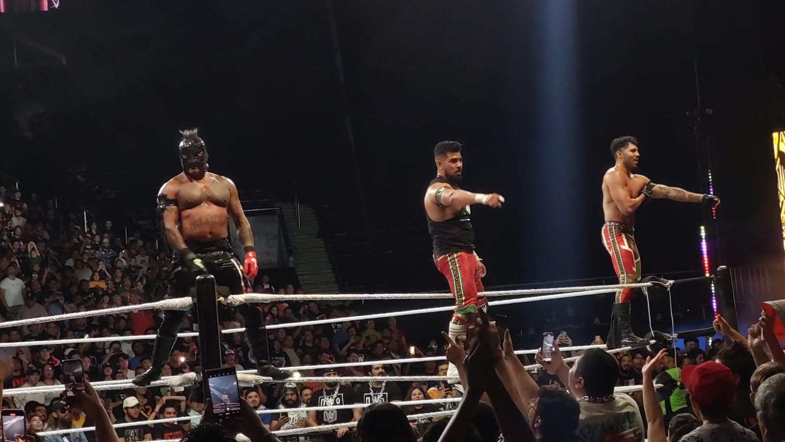 Vibra la afición regia con la WWE en la Arena Monterrey