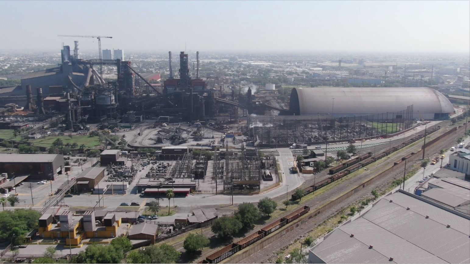 Contaminantes de Ternium 'pegan directo' a la UANL