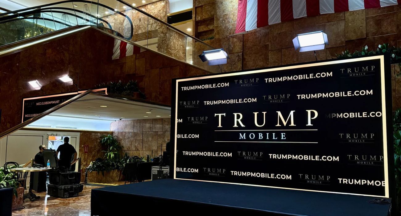 Lanza EUA su propia compañía telefónica, Trump Mobile