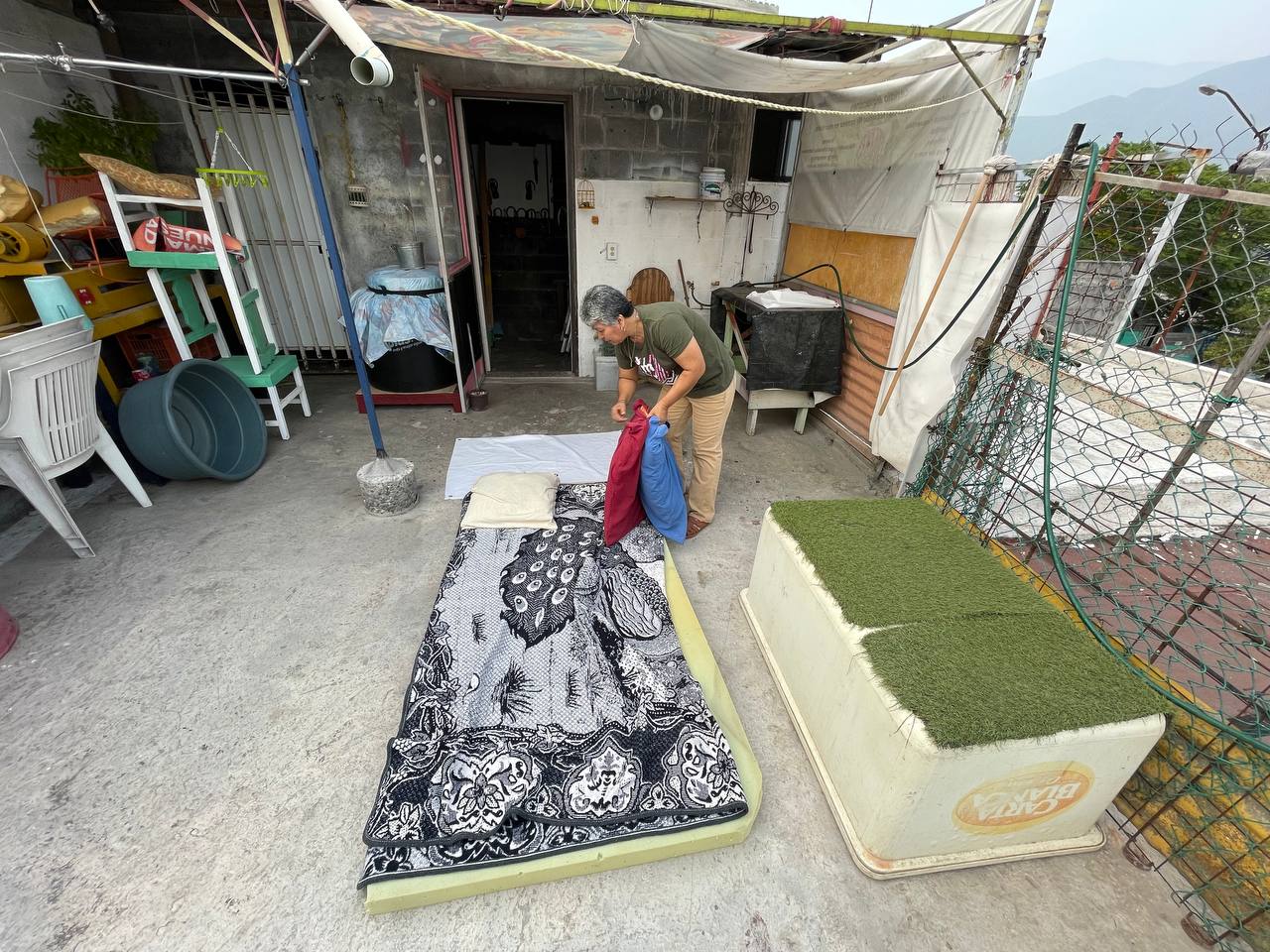 Duermen en San Ángel Sur a la intemperie por falta de luz