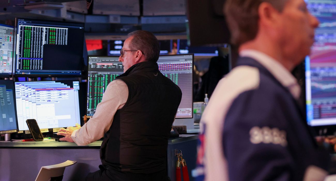 Wall Street cierra mixto, pero Dow Jones logra récord